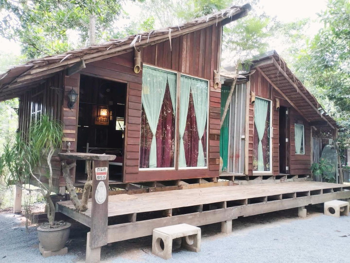 Hut Room & Breakfast @ Mr. Long (A1) - Krabi