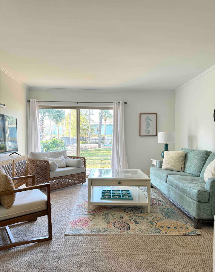 Stay By The Beach  Eat & Shop At Coligny Plaza! - Hilton Head Island, SC