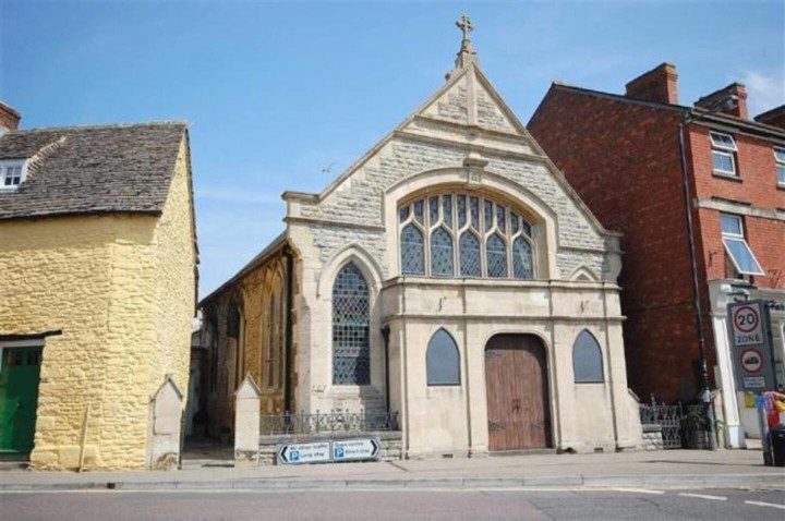 Stunning Cotswolds Chapel - Sleeps 10+ - Tetbury