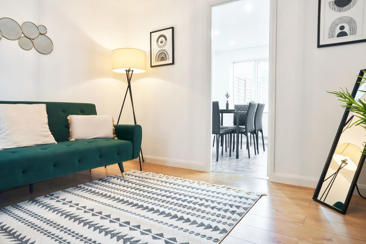 3br Home | Private Parking | Central Milton Keynes - Milton Keynes