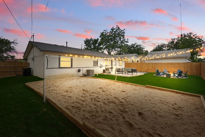 Modern Open-concept | 4-bd/3-ba With Backyard - Irving, TX