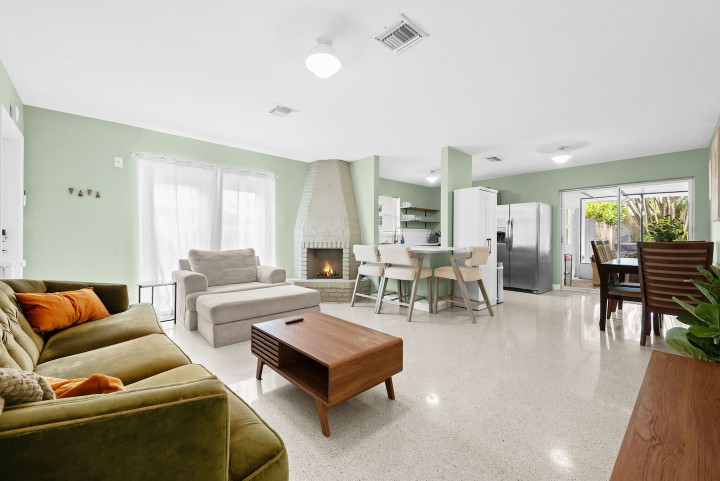 Sunny 2br Apartment W/ Private Backyard & Hot Tub - Tamarac