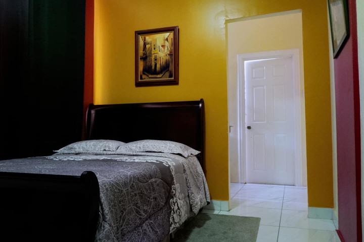 ⭐️Great Price Studio⭐️+ Patio & Flat Screen Tv! - Kingston