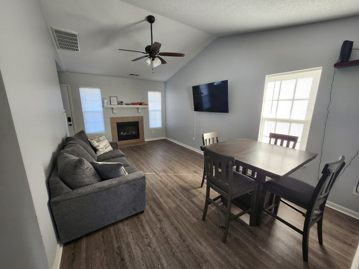 Master Bedroom Close To Dining Mall Camp Gates - Jacksonville, NC