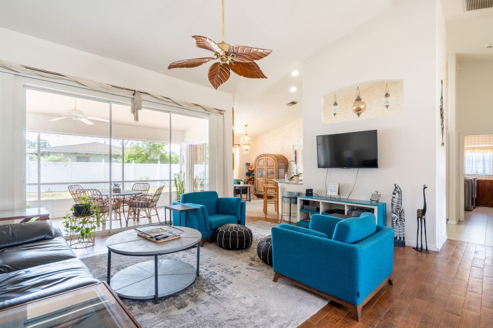 Dog Friendly, 3 Bedroom 2 Bath Creek-side Home - Venice, FL