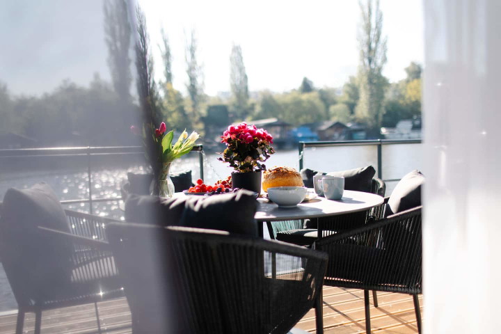 Floating Home With Private Motorboat & Parking - Prague