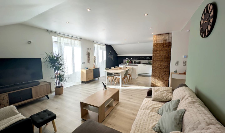 Comfortable Apartment Facing The Train Station - Sleeps 4/6 - Albertville