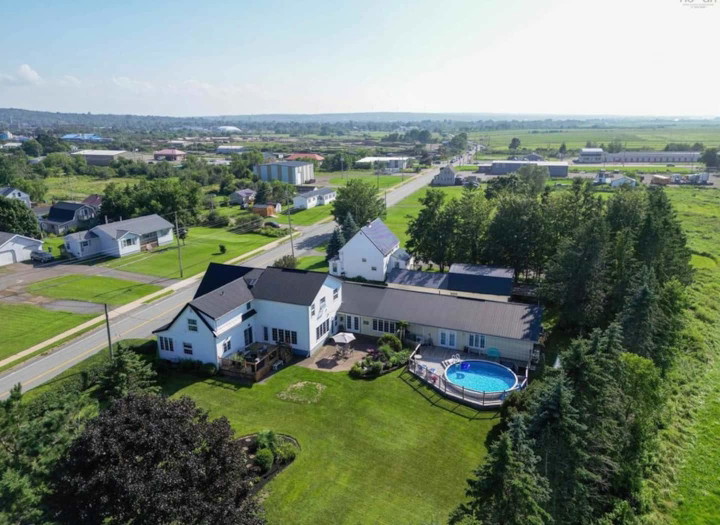 Christians Hubtown Suites Plus Pool House - Truro
