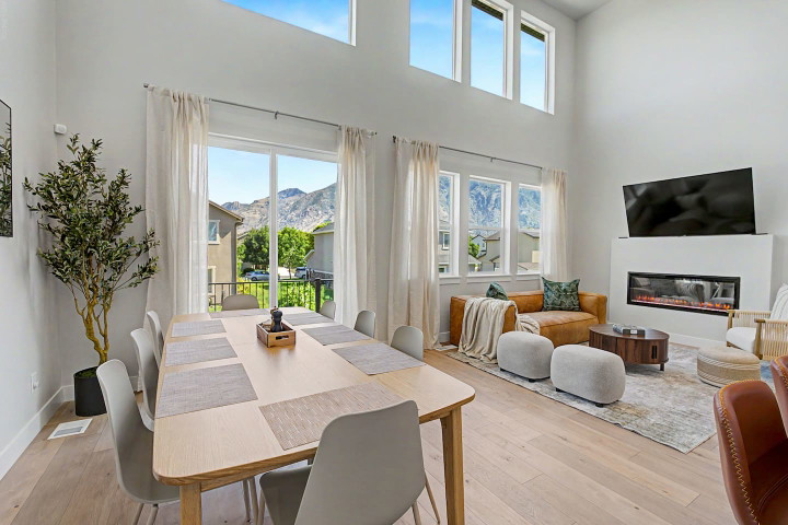 Art City Retreat | Brand New + Private Hot Tub - Springville, UT
