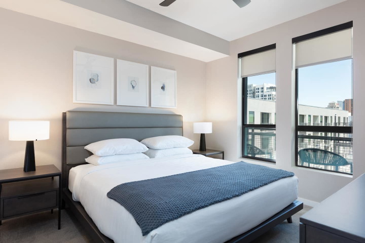Luxurious Downtown Phoenix Homebase - Phoenix, AZ