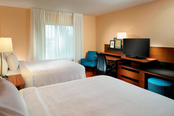2 Queen Beds | Free Parking. Free Breakfast. Pool - Fayetteville, NC