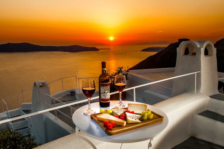 Infinity Moments With Caldera View & Hot Tub - Santorini