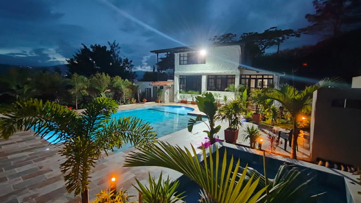 Hermosa Finca Con Piscina Y Turco En "El Limonar" - Copacabana