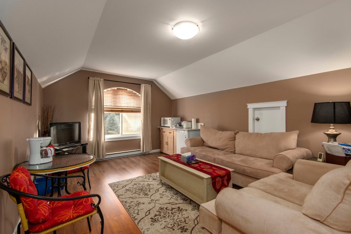 Max-comfort 2b Inlet Upper Suite Next To Skytrain - Port Moody