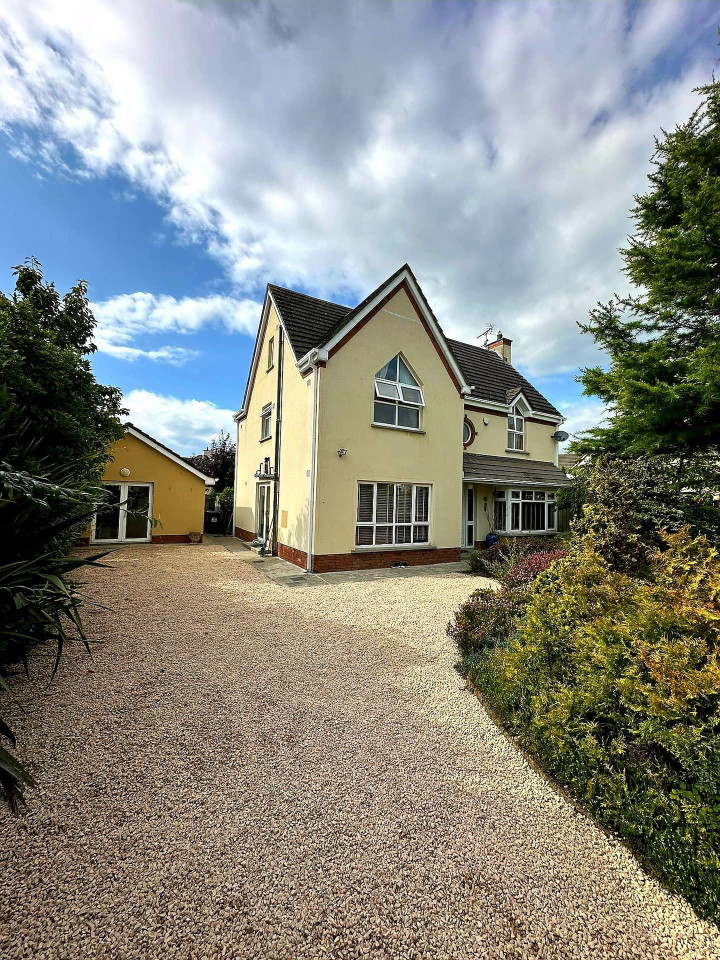 Colourful Artist Home In Beautiful Coastal Village - Dundalk