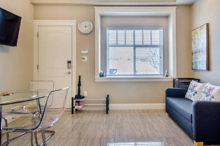 Cozy Skytrain 1 Bedroom Suite Everything Private - Vancouver