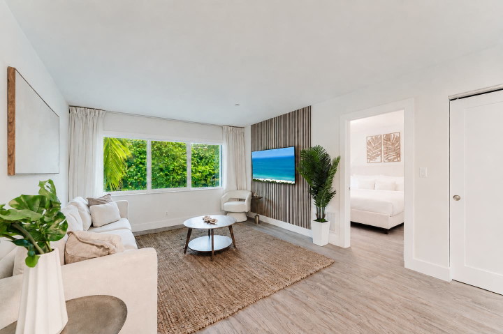 Boca Banyan | Beach Pool Jacuzzi King Bed - Boca Raton, FL