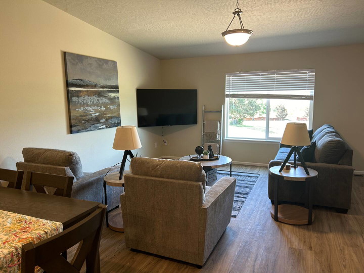 Classy & Cozy Townhouse - Lewiston, ID