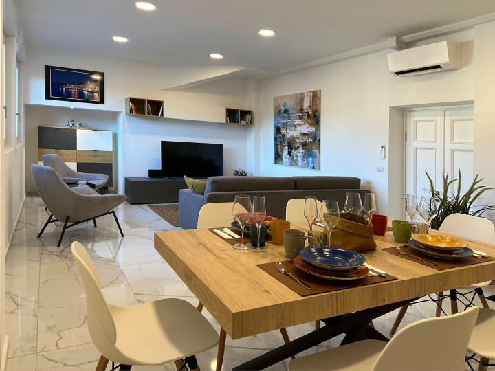 Dolce Vista Mantovani Palace By J&co Homes - Como