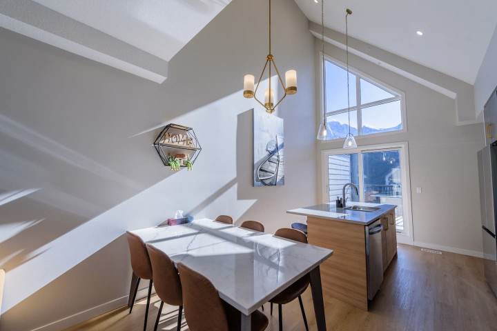 Cozy Central Mountainview Townhouse|hot Tub|garage - Canmore