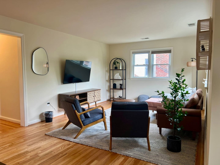 New Cozy Penthouse. Steps To Metro! - Alexandria, VA