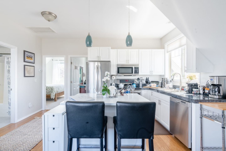 Stroll To Meyers Lake, Airy Two Bedroom Guesthouse - Bozeman, MT
