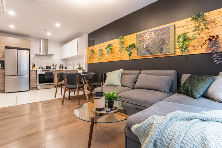 Modern Comfy Hub W/private Patio, Gym, Parking - Dorval