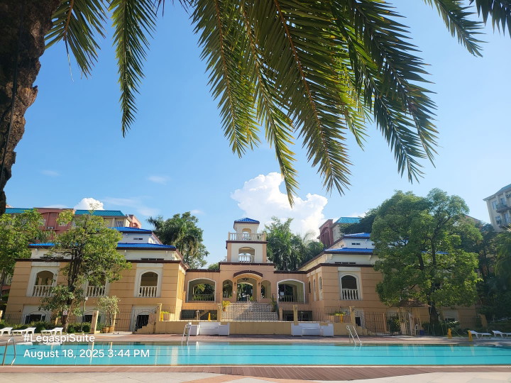 1 Br Home Suite In Eiffel Chateau Elysee - Metro Manila