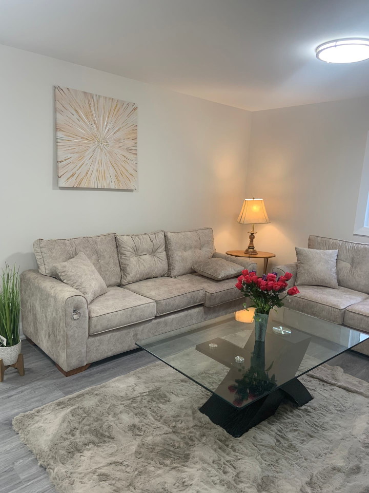 Open Concept 3 Bedroom Walkout Basement Apartment - Ottawa