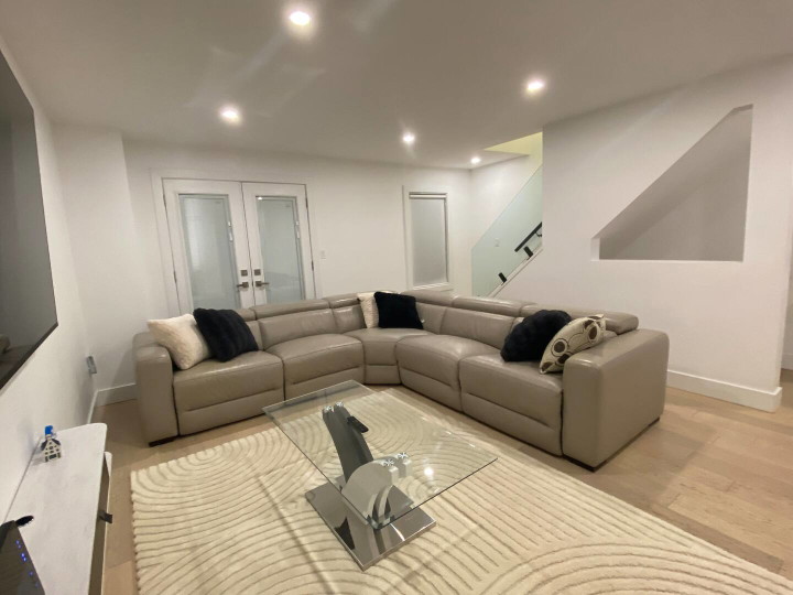 Luxurious Modern Family Townhouse - Burlington