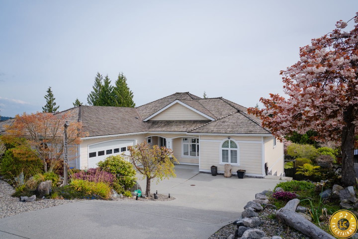 Beautiful Modern Vacation Suite With Ocean View - Sechelt