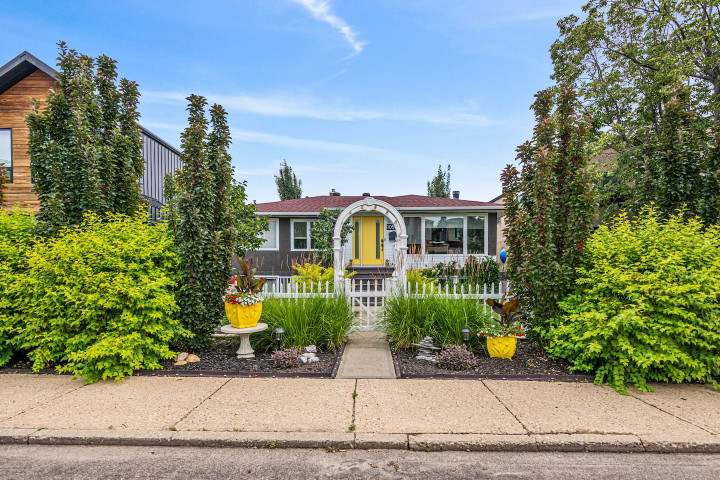 Garden View - Free Parking, Fireplace, Meticulous - Edmonton