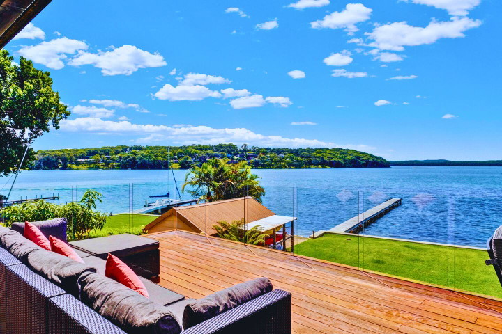 Lakefront Paradise Retreat - Newcastle, Australia