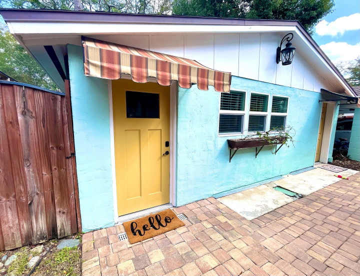 Sunshine Guesthouse - Jacksonville, FL