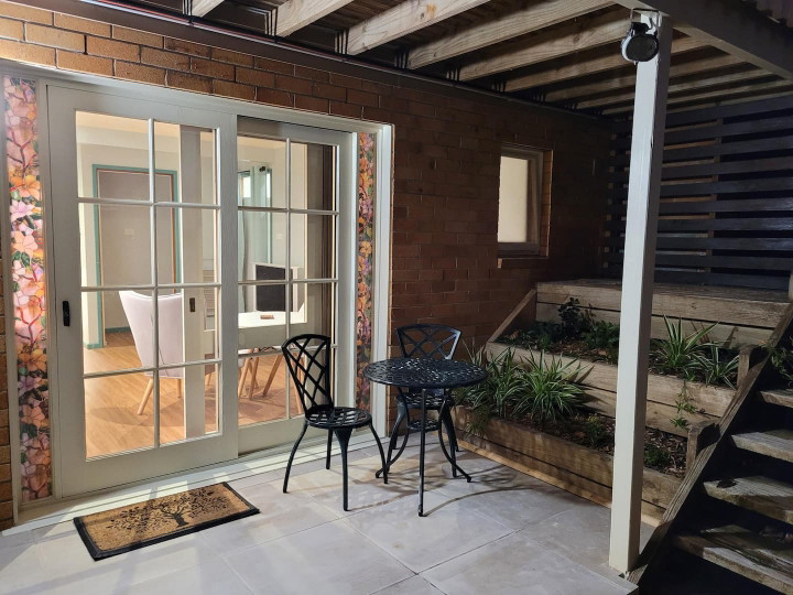 Private Furnished Executive Studio With Courtyard. - Central Coast