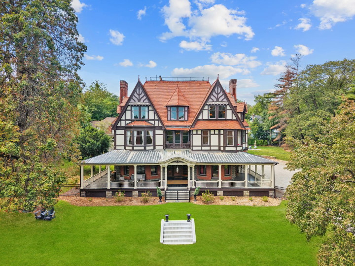 Historic Evergreens House In Exclusive Montclair - Montclair, NJ