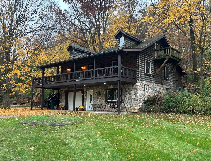 Eastside Lodge - Hot Tub, Bike Trail - Peoria, IL