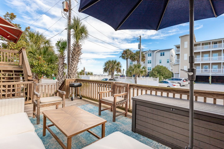 Salty Shack #B - Across From The Beach - Central Location - Folly Beach, SC