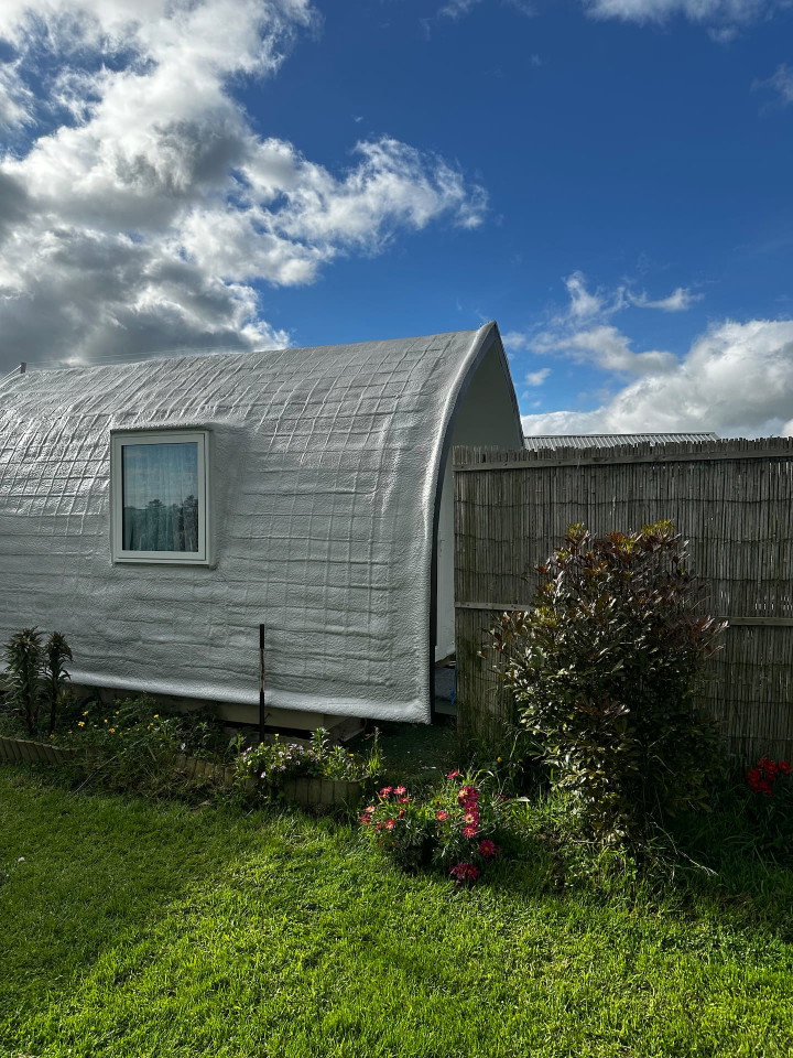 Quirky Igloo On Cherry Tree Lane - Eltham