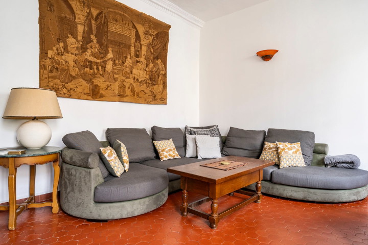 Spacious Old Town Apartment In Historic Building - Antibes