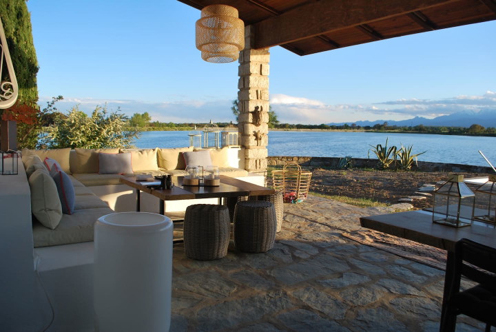 Gorgeous Lake House With Amazing Views & Pool - Aléria