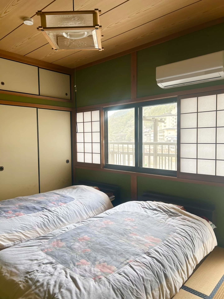 2名部屋 | 日本の暮らしに触れ人の温もりを感じる宿。
熊野古道の旅の途中で心から休めるひとときを - 新宮市