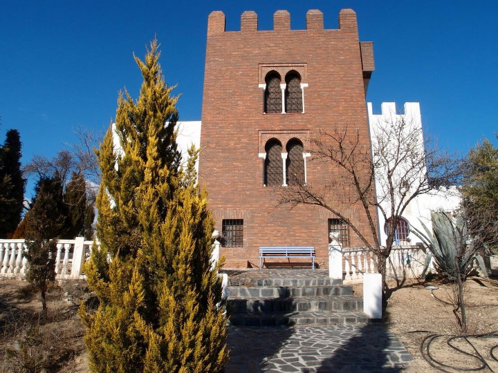 Luxury Retreat: Arab Tower With Central Patio - Arganda del Rey