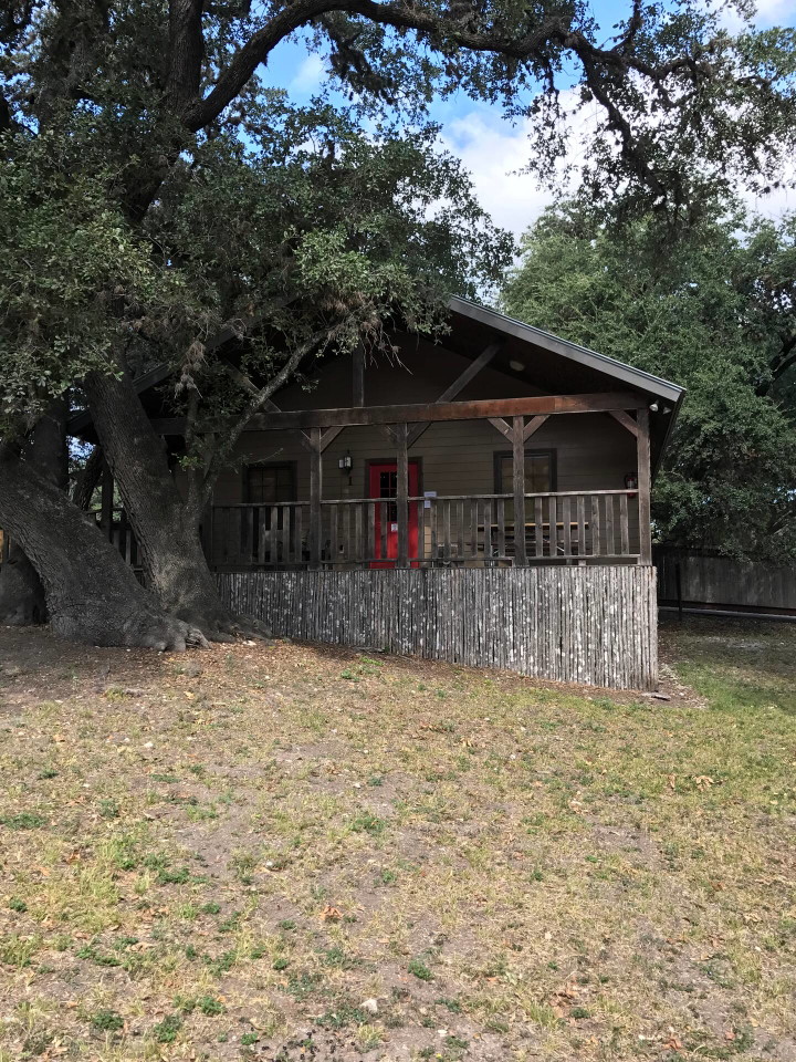 River Road Cabins - Concan, TX