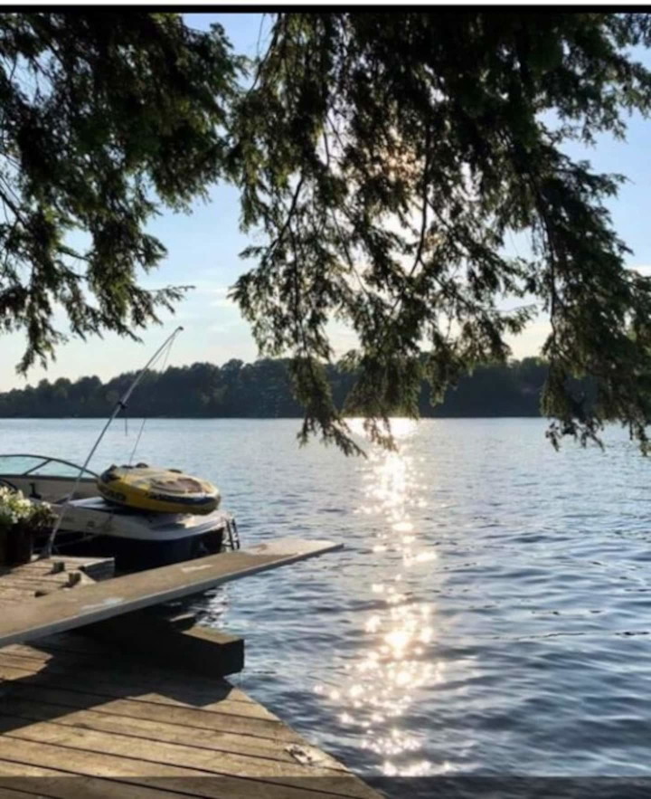 Cozy Cottage With Lakeview - Kingston