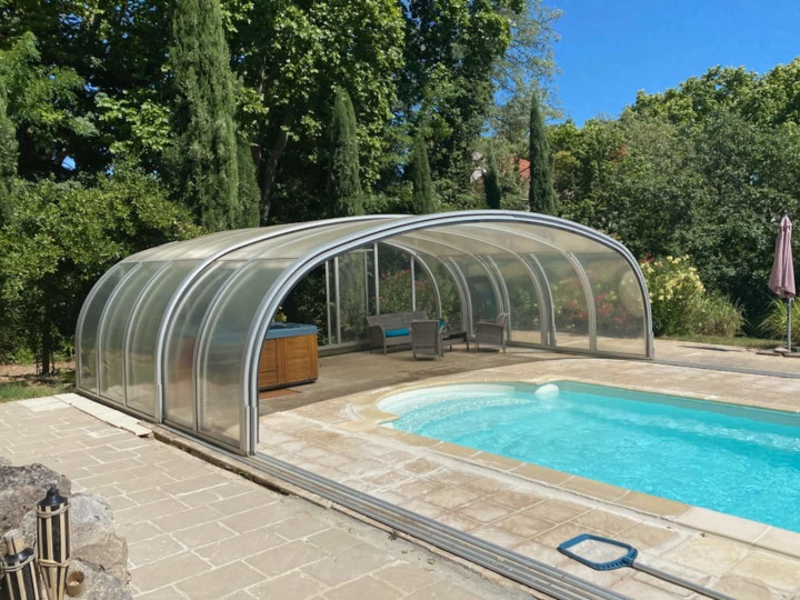 Gîte Dans Un Château Viticole - Vaucluse