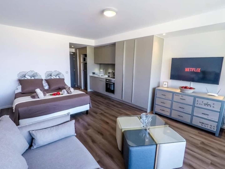 F1 éLégant Et Confortable - New Caledonia