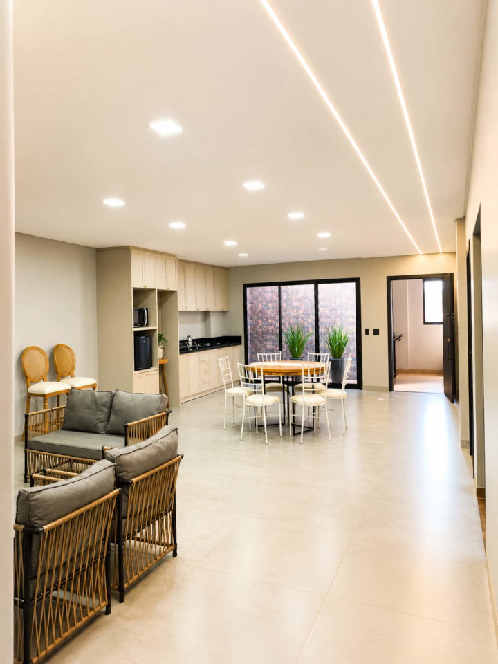 Apartamento Seguro, Amplo Com Quartos Climatizados - Toledo