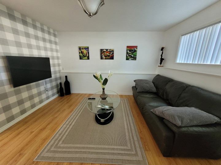 Bright One-bedroom Basement Suite In Coquitlam - Coquitlam