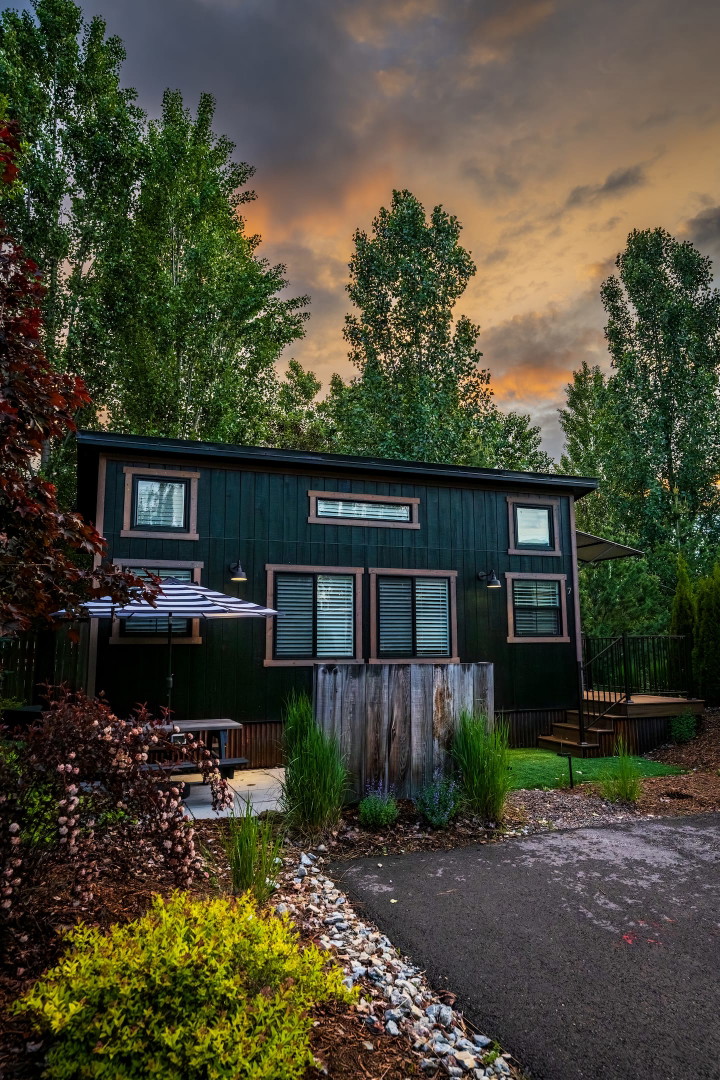 Blossom Cabin In Bloom | Glacier + Sauna + Golf - 哥倫比亞瀑布